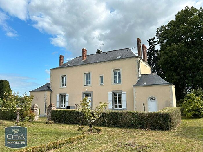 Maison 8 pièces à Ruillé-le-Gravelais, à louer