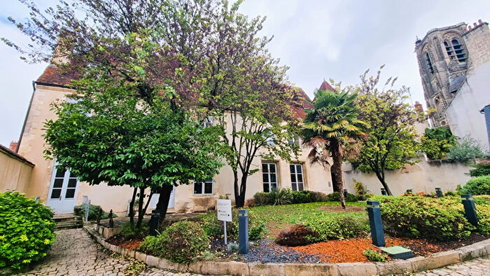 Maison à vendre - Bourges, Centre-ville, Charlet, Lahitolle, Pignoux, Sembat - 20 pièces