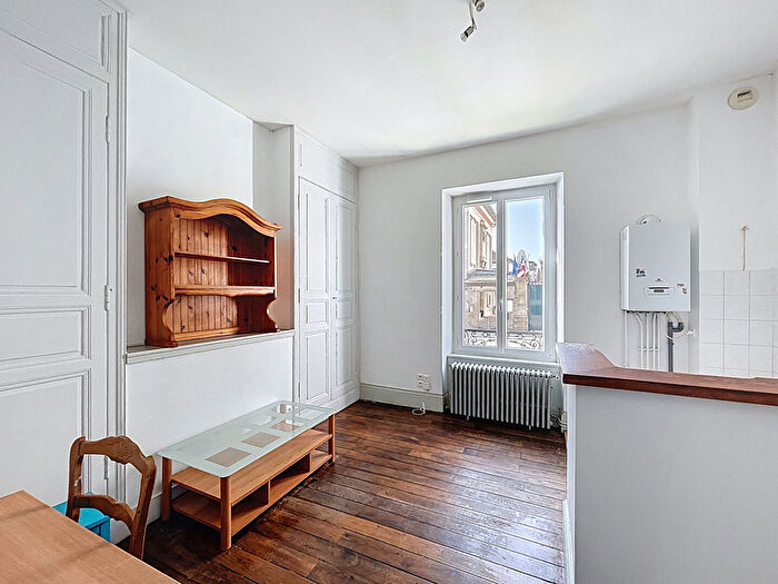 Appartement à louer - Limoges, Centre-ville, Hôtel de Ville, Emailleurs - 2 pièces - 1 chambre