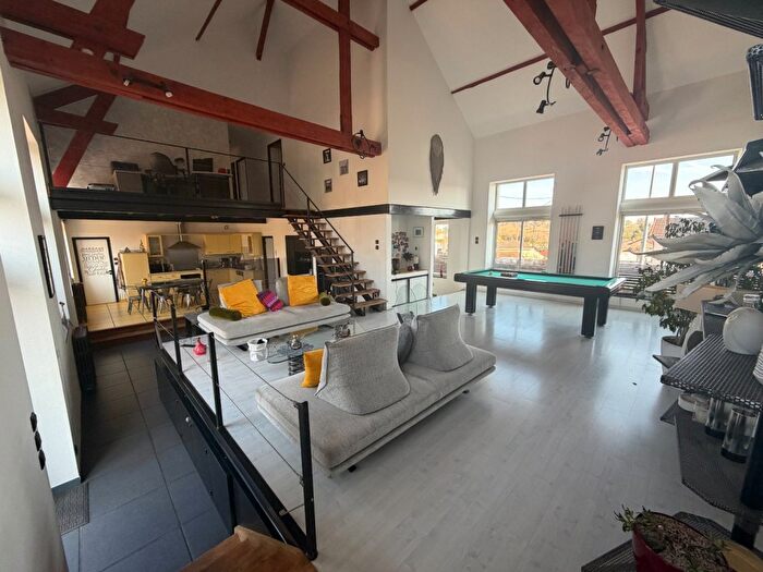 Appartement à vendre - Le Creusot, Nord Est - 10 pièces - 6 chambres