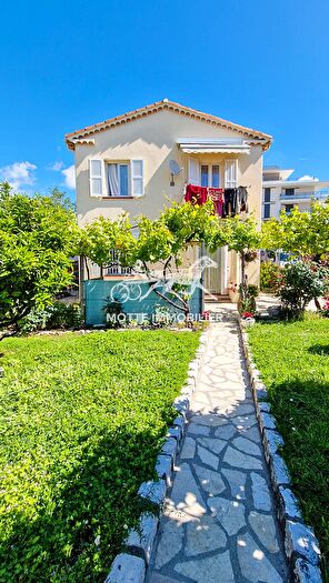 Maison 6 pièces à vendre à Cagnes-sur-Mer