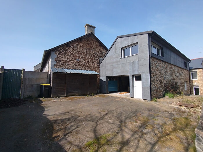 Maison à vendre - La Bazouge-du-Désert - 5 pièces - 3 chambres