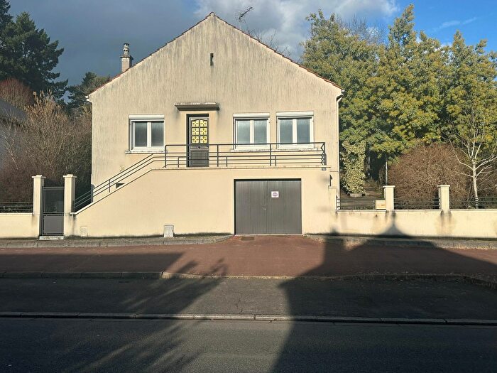 Maison à vendre - Gien, Centre-ville - 5 pièces - 2 chambres