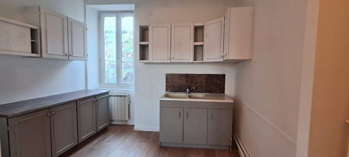 Appartement à louer - Joyeuse - 3 pièces - 3 chambres