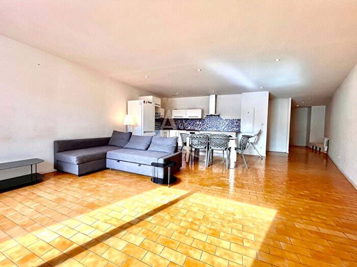 Appartement à louer - Centre Ville-Historique, Mèze - 4 pièces - 3 chambres