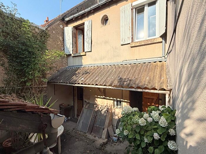 Maison à vendre - La Châtre - 5 pièces - 4 chambres