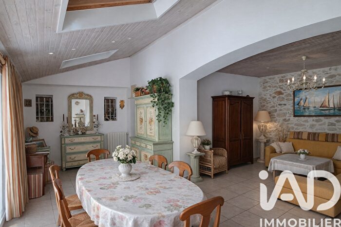 Maison à vendre - Nîmes, Ville Active - 5 pièces - 3 chambres