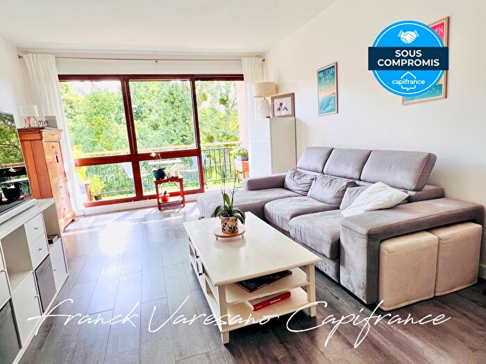 Appartement 5 pièces à Noisy-le-Roi, à vendre