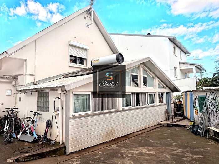 Maison à vendre - Le Tampon, La Chatoire - 9 pièces - 8 chambres