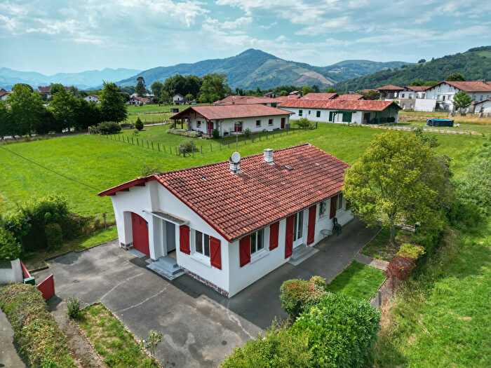 Saint-Jean-Pied-de-Port : Maison 4 pièces à vendre