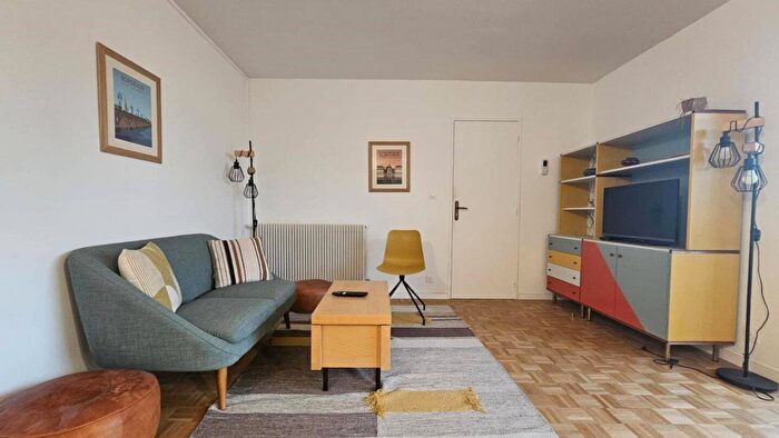 Appartement à louer - Le Monteil-Paul Montagne, Pessac - 1 pièce - 4 chambres