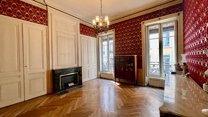 Lyon 1er, Bas des Pentes, Presqu'île : Appartement 4 pièces à vendre