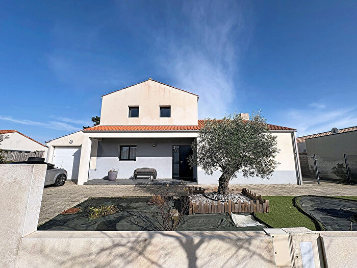 Maison à vendre - Le Fenouiller - 5 pièces - 3 chambres