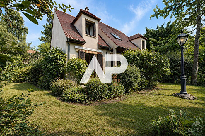 Rueil-Malmaison, Mont Valerien : Maison 7 pièces à vendre