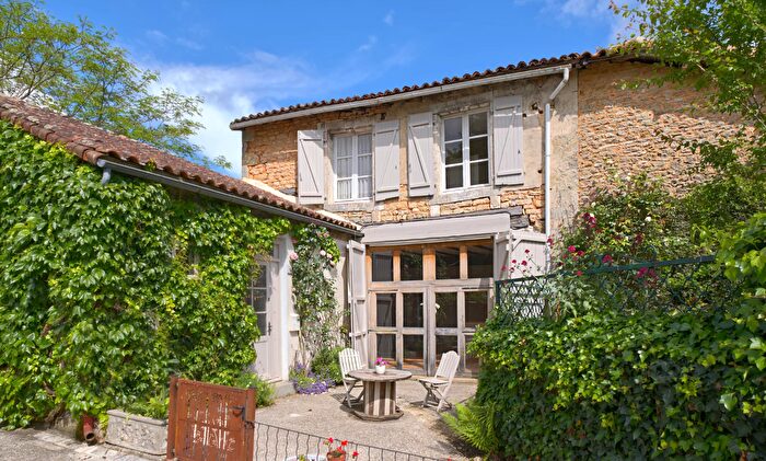 Maison 5 pièces à vendre - Nanteuil-en-Vallée