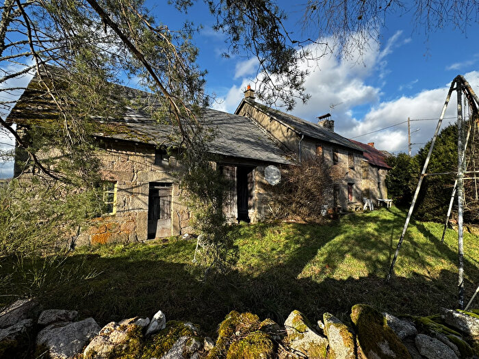 Maison à vendre - Peyrelevade - 5 pièces - 2 chambres