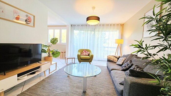 Appartement à louer - Pasteur Margnolles, Caluire-et-Cuire - 3 pièces - 2 chambres