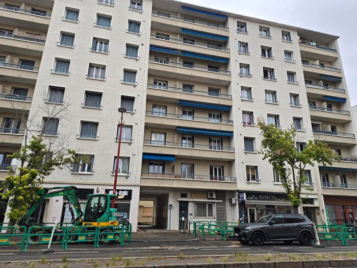 Lyon 8ème, Bachut, Transvaal : Appartement 4 pièces à louer
