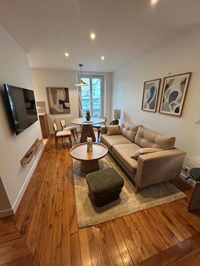 Appartement à louer - Montmartre, Paris ème arrondissement - 3 pièces - 2 chambres