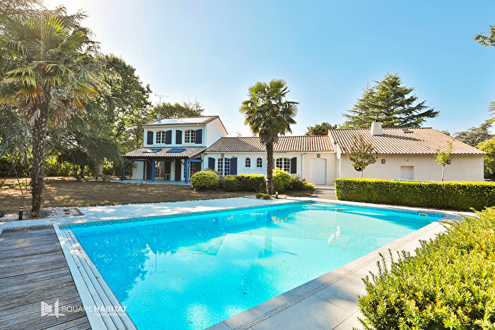 Maison à vendre - Les Clouzeaux - 10 pièces - 5 chambres