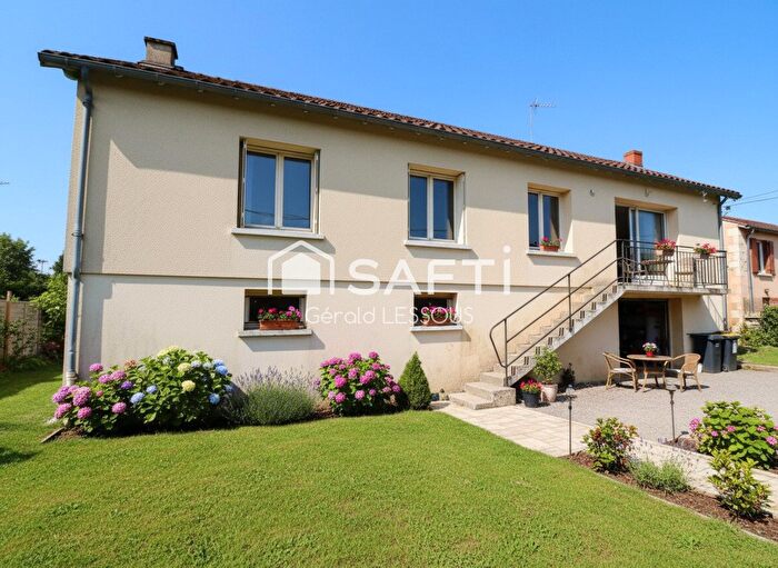 Maison à vendre - Saint-Julien-lArs - 5 pièces - 4 chambres