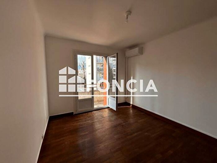 Appartement à louer - Allies-Clos dOr, Grenoble - 3 pièces - 2 chambres