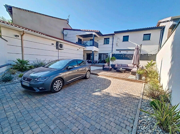 Maison à vendre - Sury-le-Comtal - 5 pièces - 4 chambres