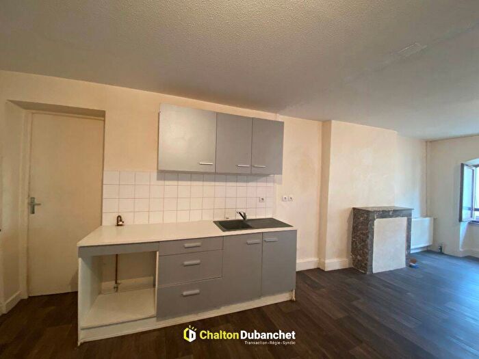 Saint-André-d'Apchon : Appartement 3 pièces à louer