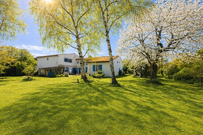 Maison à vendre - Meursac - 11 pièces - 6 chambres