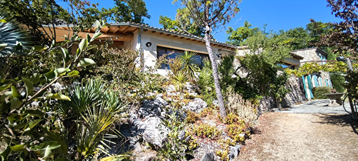 Maison à vendre - La Roche-sur-Grane - 5 pièces - 2 chambres