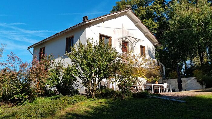 Maison 5 pièces à vendre à Saint-Saud-Lacoussière