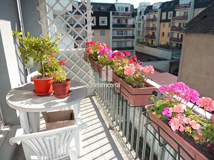 Appartement à louer - Strasbourg, Koenigshoffen, Hohberg - 3 pièces - 2 chambres