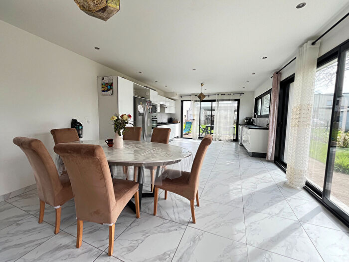 Maison à vendre - Noyal-Châtillon-sur-Seiche - 8 pièces - 6 chambres