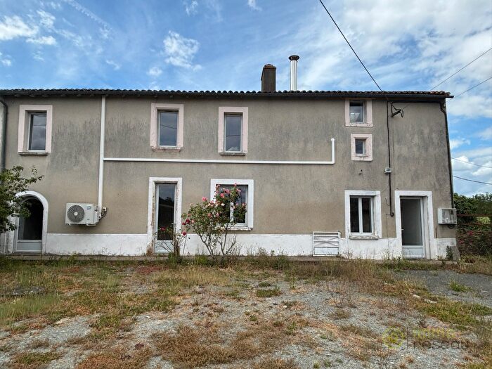 Fenioux : Maison 5 pièces à vendre
