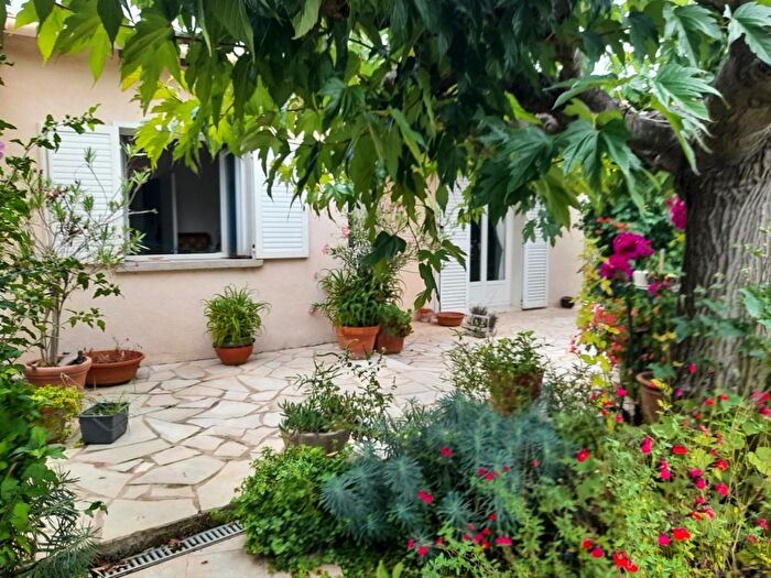 Maison à vendre - Saint-Christol - 6 pièces - 4 chambres