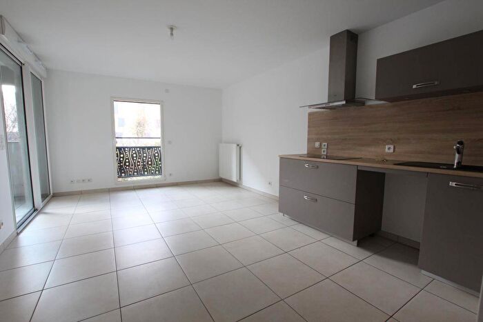 Appartement à louer - Saint Louis, Lyon ème - 3 pièces - 2 chambres