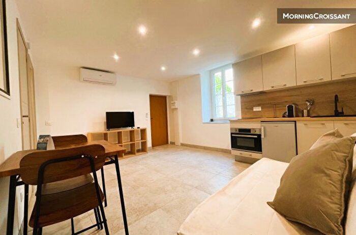 Appartement à louer - Valbonne, Village - 1 pièce - 1 chambre