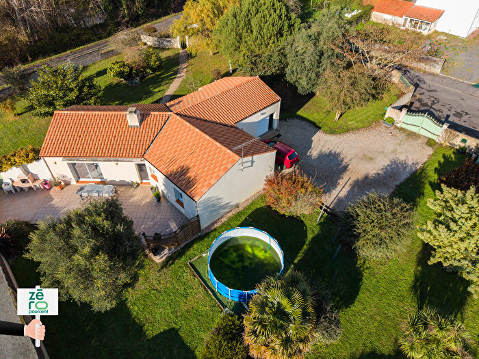 Maison à vendre - Challans, Centre-ville - 5 pièces - 3 chambres