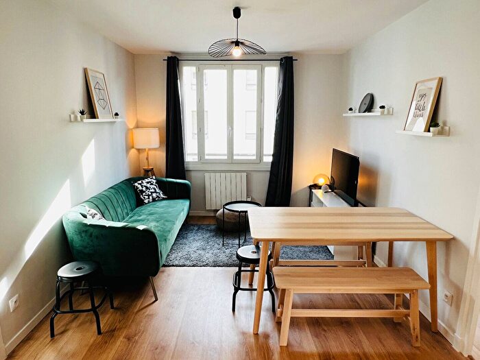 Appartement à louer - Montchat, Lyon ème arrondissement - 4 pièces - 3 chambres
