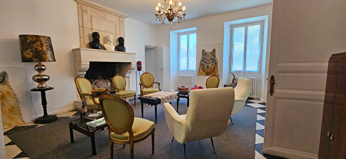 Maison à vendre - Saint-Dizant-du-Gua - 9 pièces - 7 chambres