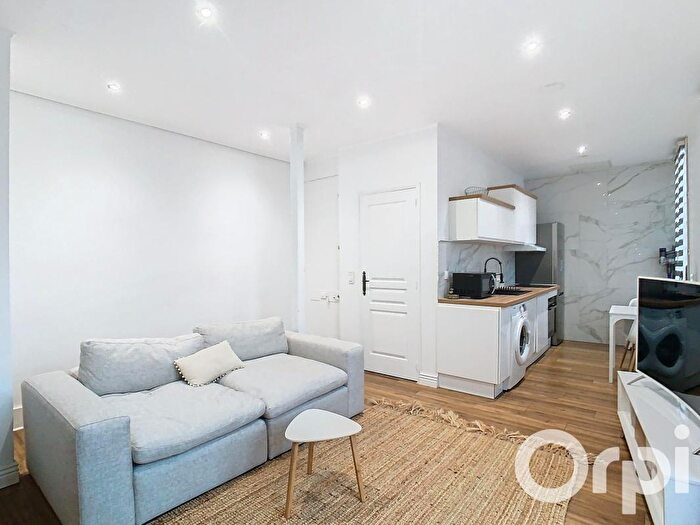 Appartement 2 pièces à louer à Maisons-Alfort, Charentonneau