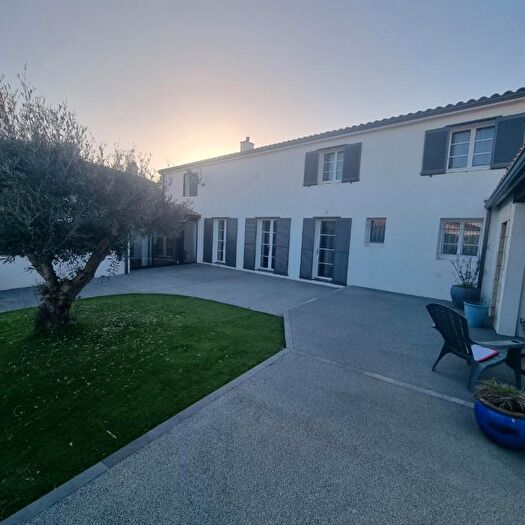 Maison à vendre - Grues - 8 pièces - 4 chambres