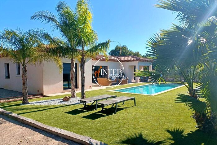 Maison à vendre - Le Plan-de-la-Tour - 5 pièces - 4 chambres