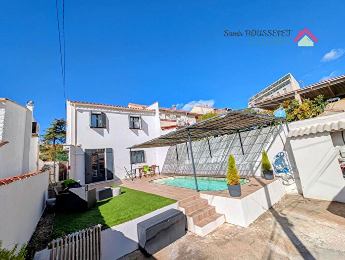 Maison à vendre - Marseille e , Bon Secours - 5 pièces - 3 chambres