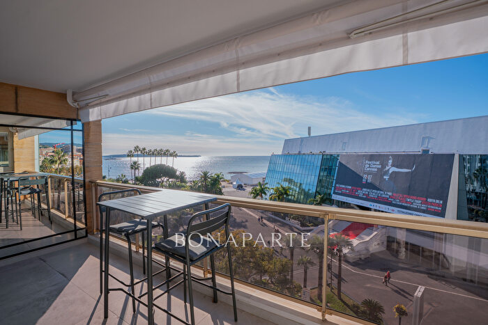 Appartement à vendre - Cannes, Centre-ville - 1 pièce - 1 chambre