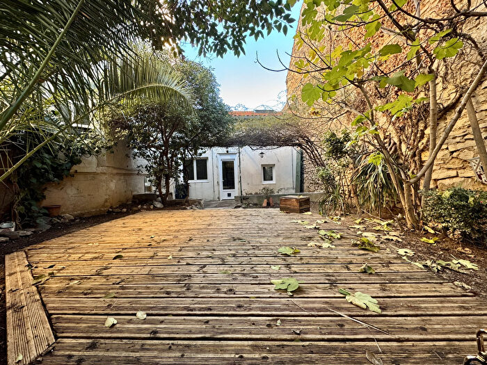 Maison à louer - Nîmes, Carmes - 3 pièces - 2 chambres