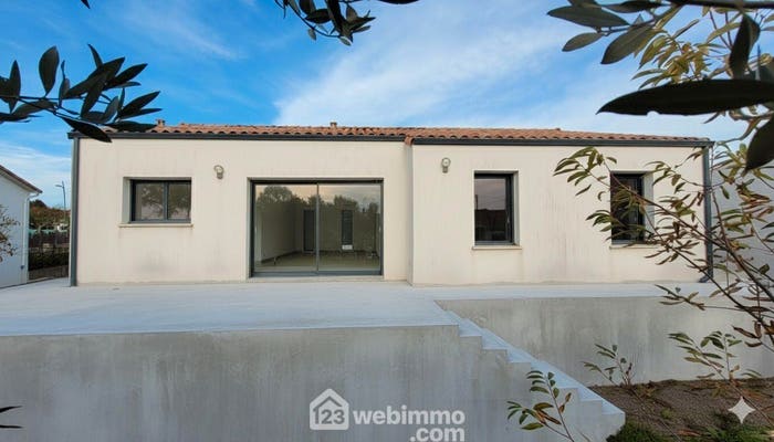 Longeville-sur-Mer : Maison 4 pièces à vendre