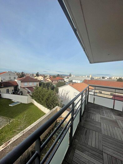 Appartement à louer - Bonnevay, La Soie, Les Brosses, Villeurbanne - 3 pièces - 2 chambres