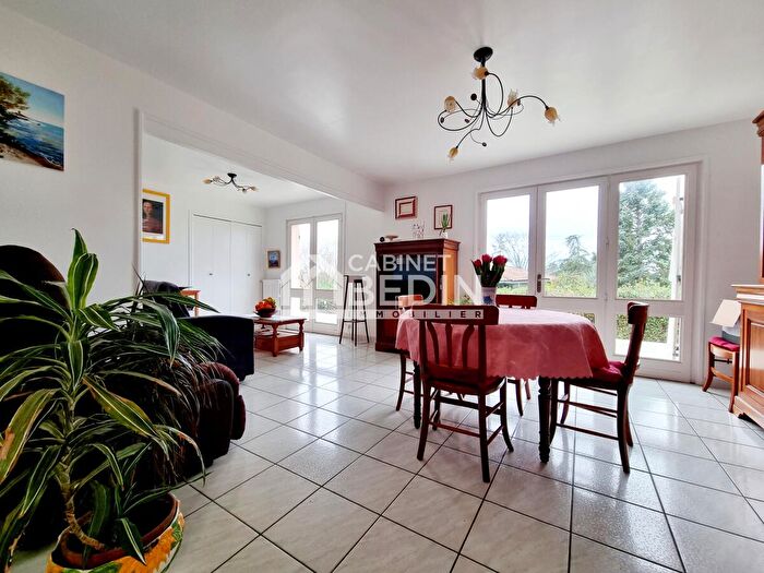 Maisons à vendre et appartements à louer - 1