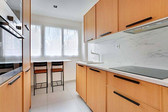 Appartement à louer - Reine-Mairie, Boulogne-Billancourt - 4 pièces - 3 chambres